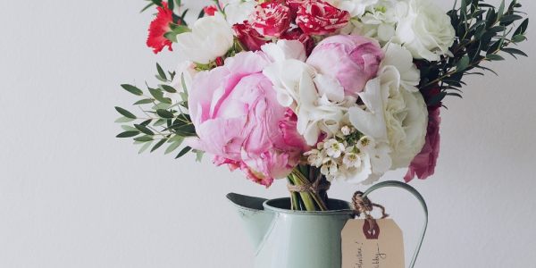 Florist shares 5 ways to create the perfect everlasting preserved ...